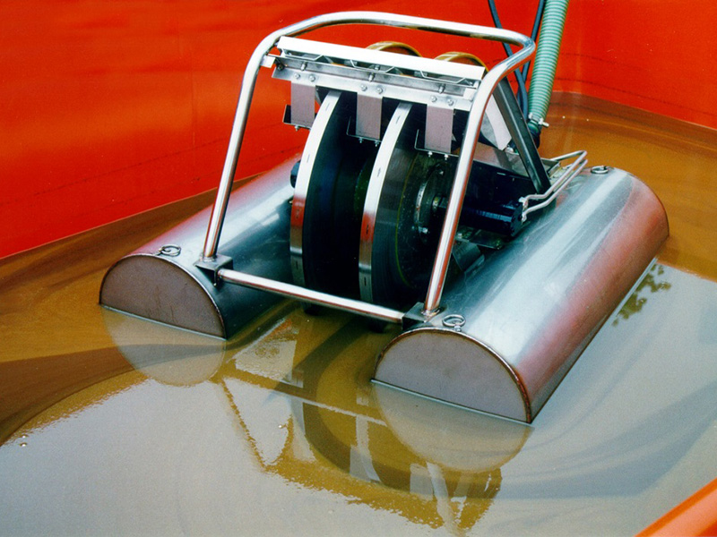 Disc Skimmer for Hydrocarbon Pollutants | Vikoma